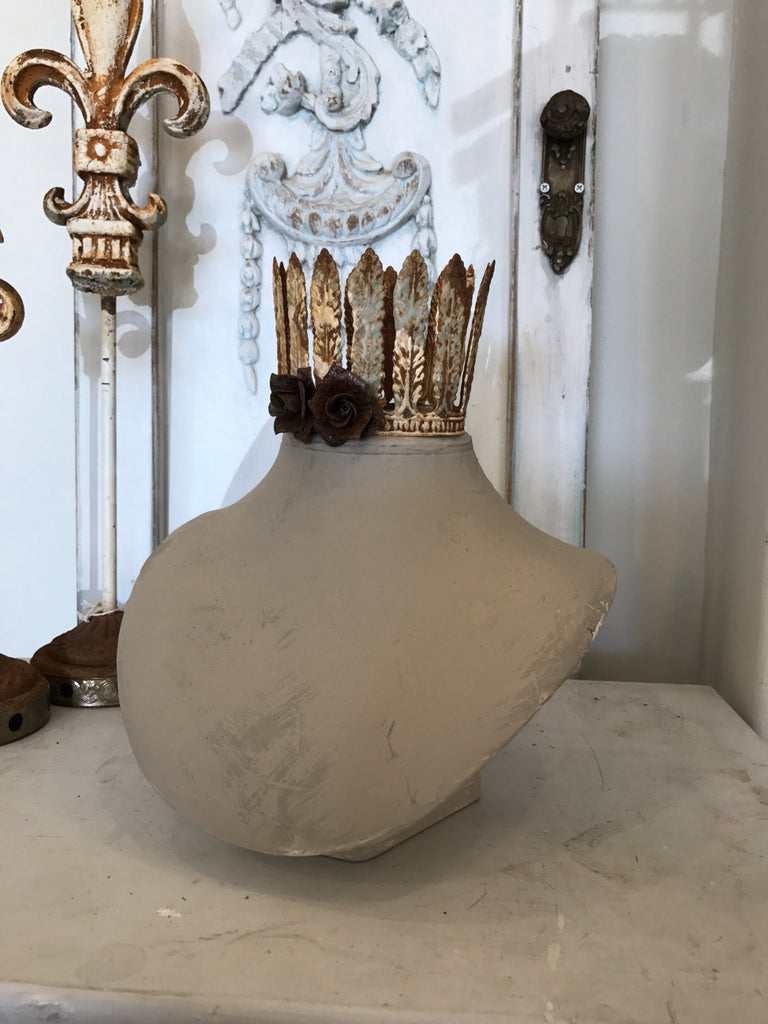 Leaf feathered crown with 2 roses – Faded Fragments